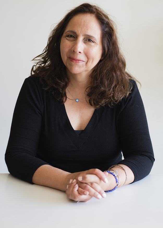 Ten Questions for Alise Alousi | Poets & Writers